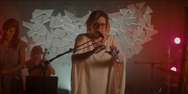 Un mix live di inni da "Inheritance" di Audrey Assad