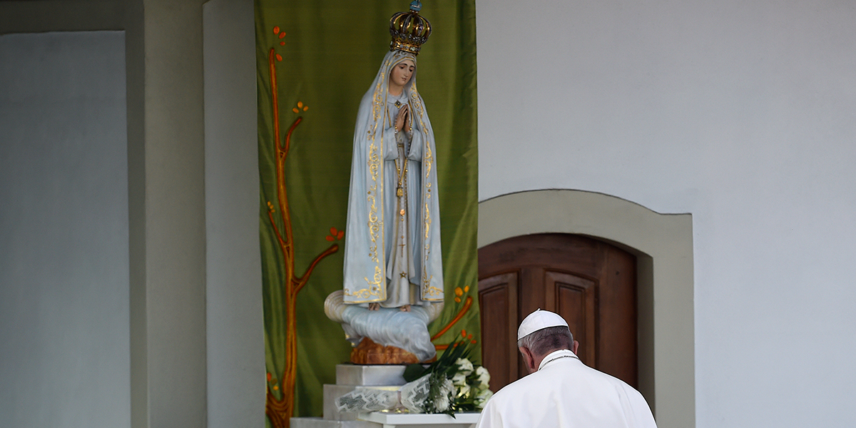 La preghiera del Papa alla Madonna di Fatima