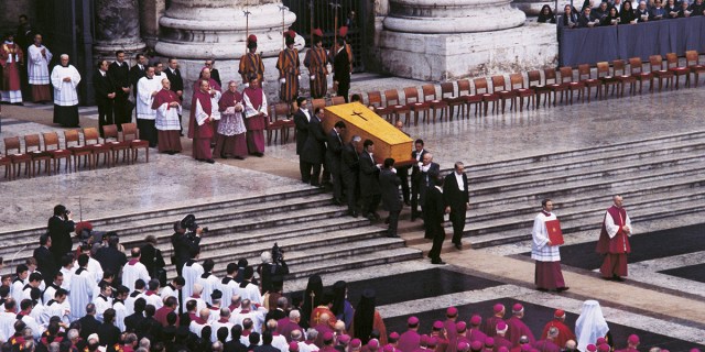 Cosa succede quando muore un papa? Excursus attraverso i secoli