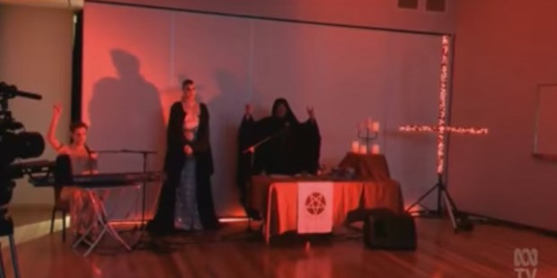 Orge, unioni miste, sbattezzi: così una setta satanica attira adepti