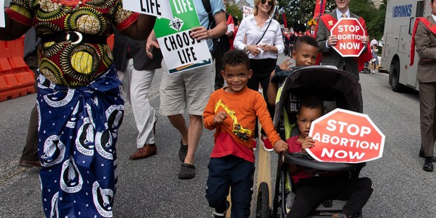 Ecco le immagini dalla prima marcia per la vita dopo nell'America post-Roe