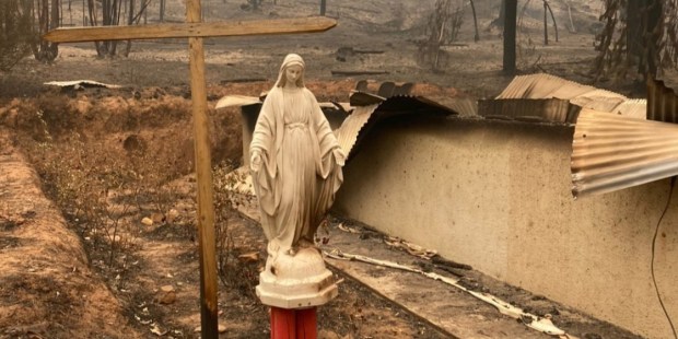 La Vergine che si è salvata dal fuoco, simbolo di speranza in un Cile ...